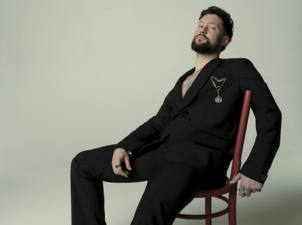 Calum Scott announces details of third studio album ‘Avenoir’